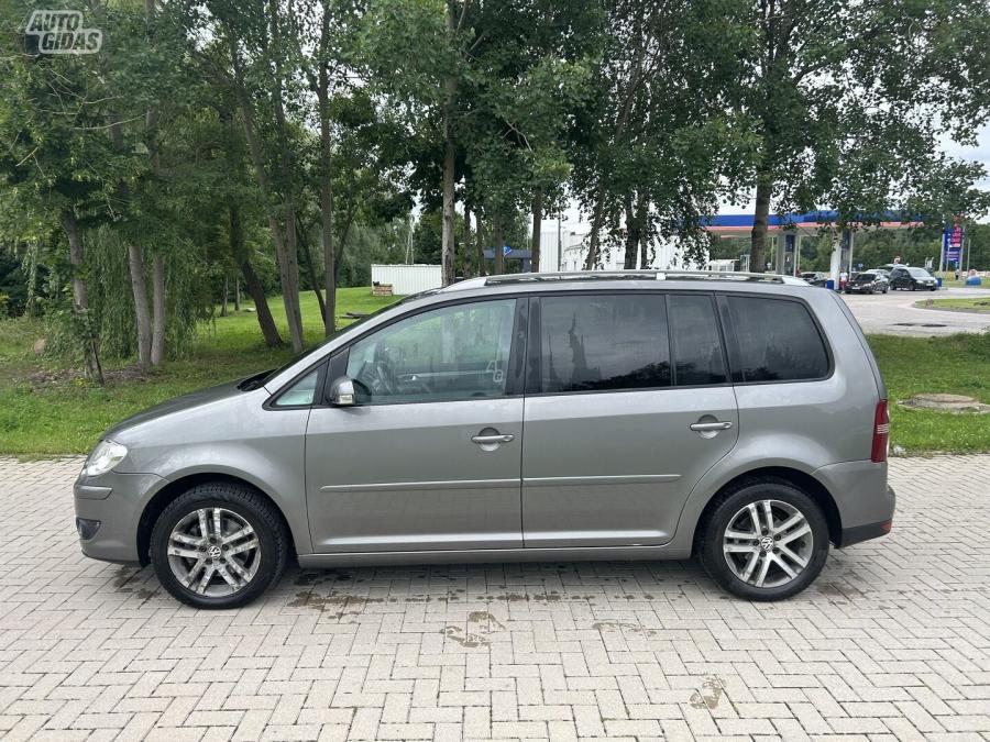 Pelēks Volkswagen Touran 2008 Radviliškis, ar dzinēja tilpumu 1.90 L un nobraukumu 280 tūkst. km par 3500 €, foto 3 vietnē AUTOMOTO.COM.LV