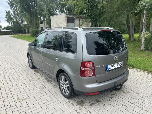 Pelēks Volkswagen Touran 2008 Radviliškis, ar dzinēja tilpumu 1.90 L un nobraukumu 280 tūkst. km par 3500 €, foto 3 vietnē AUTOMOTO.COM.LV
