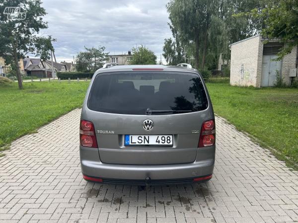 Pelēks Volkswagen Touran 2008 Radviliškis, ar dzinēja tilpumu 1.90 L un nobraukumu 280 tūkst. km par 3500 €, foto 4 vietnē AUTOMOTO.COM.LV