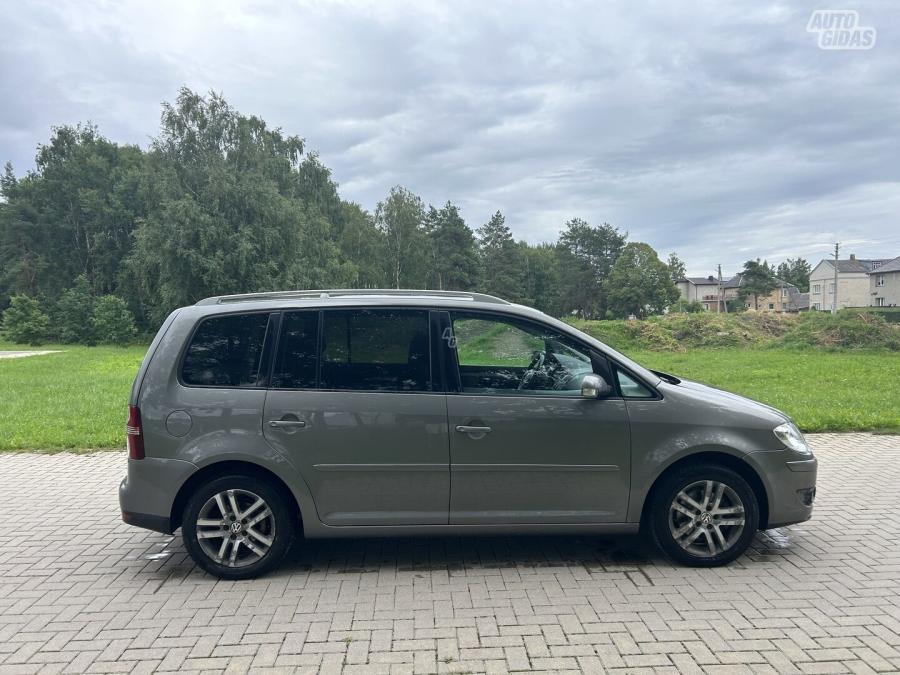 Pelēks Volkswagen Touran 2008 Radviliškis, ar dzinēja tilpumu 1.90 L un nobraukumu 280 tūkst. km par 3500 €, foto 7 vietnē AUTOMOTO.COM.LV