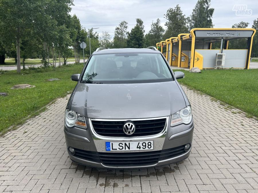 Pelēks Volkswagen Touran 2008 Radviliškis, ar dzinēja tilpumu 1.90 L un nobraukumu 280 tūkst. km par 3500 €, foto 9 vietnē AUTOMOTO.COM.LV