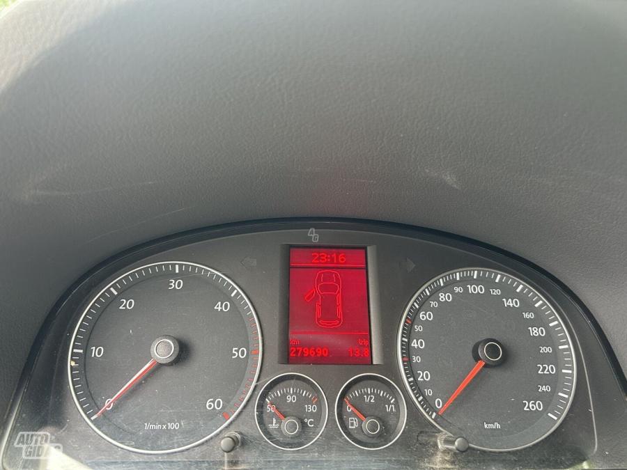 Pelēks Volkswagen Touran 2008 Radviliškis, ar dzinēja tilpumu 1.90 L un nobraukumu 280 tūkst. km par 3500 €, foto 12 vietnē AUTOMOTO.COM.LV