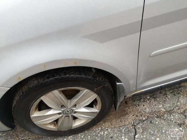 Pelēks Volkswagen Touran 2008 Šauļi, ar dzinēja tilpumu 2.00 L un nobraukumu 388 tūkst. km par 1700 €, foto 5 vietnē AUTOMOTO.COM.LV