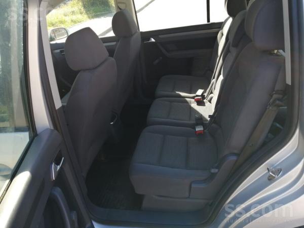 Pelēks Volkswagen Touran 2008 Rīga, ar dzinēja tilpumu 1.90 L un nobraukumu 382 tūkst. km par 1000 €, foto 8 vietnē AUTOMOTO.COM.LV