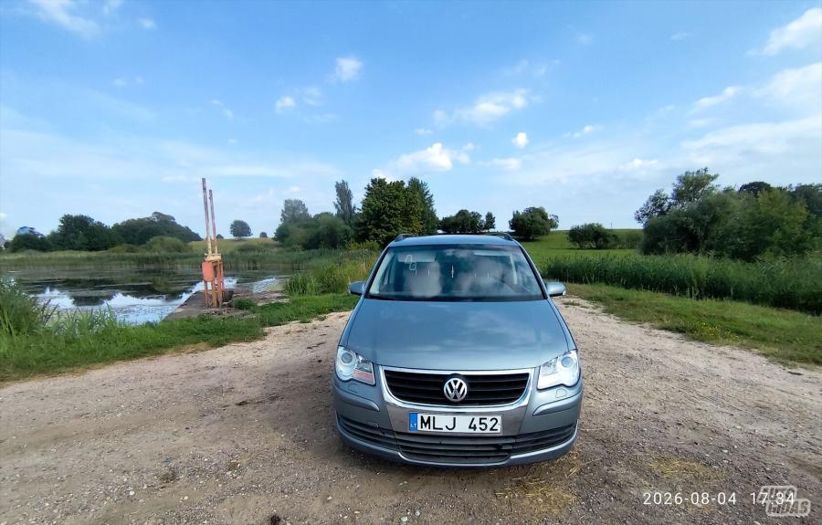 Grey Volkswagen Touran 2008 in Kaunas, with an engine capacity of 1.90 L and mileage of 311 thousand km for 1700 €, photo 4 on AUTOMOTO.COM.LV