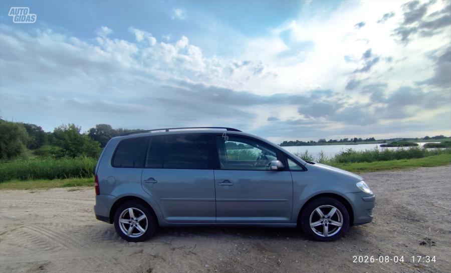 Grey Volkswagen Touran 2008 in Kaunas, with an engine capacity of 1.90 L and mileage of 311 thousand km for 1700 €, photo 5 on AUTOMOTO.COM.LV