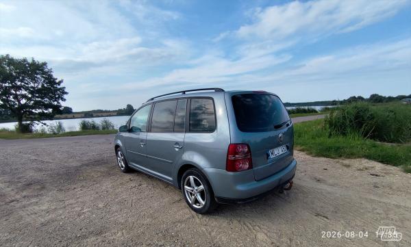 Grey Volkswagen Touran 2008 in Kaunas, with an engine capacity of 1.90 L and mileage of 311 thousand km for 1700 €, photo 6 on AUTOMOTO.COM.LV