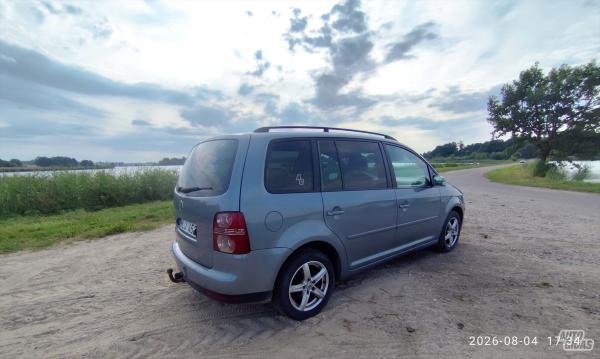 Grey Volkswagen Touran 2008 in Kaunas, with an engine capacity of 1.90 L and mileage of 311 thousand km for 1700 €, photo 7 on AUTOMOTO.COM.LV