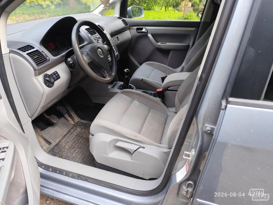 Grey Volkswagen Touran 2008 in Kaunas, with an engine capacity of 1.90 L and mileage of 311 thousand km for 1700 €, photo 10 on AUTOMOTO.COM.LV