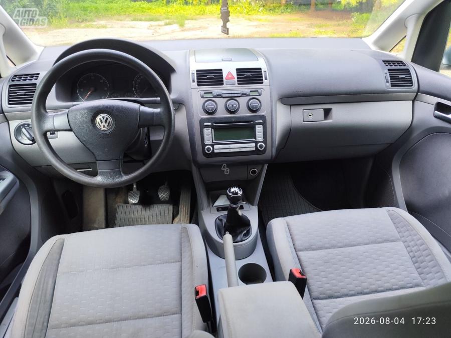 Grey Volkswagen Touran 2008 in Kaunas, with an engine capacity of 1.90 L and mileage of 311 thousand km for 1700 €, photo 11 on AUTOMOTO.COM.LV
