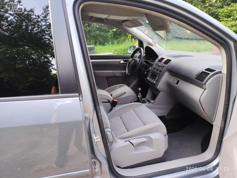 Grey Volkswagen Touran 2008 in Kaunas, with an engine capacity of 1.90 L and mileage of 311 thousand km for 1700 €, photo 12 on AUTOMOTO.COM.LV