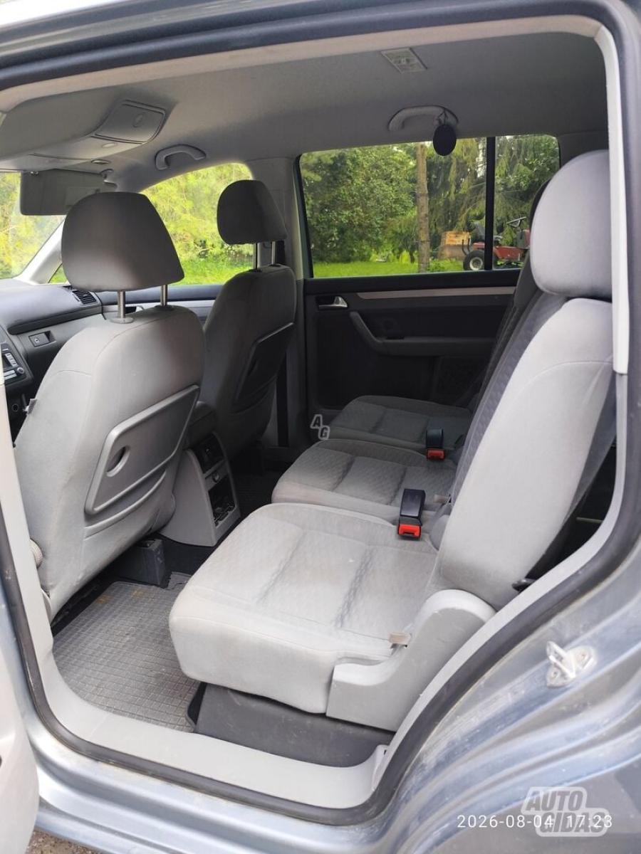 Grey Volkswagen Touran 2008 in Kaunas, with an engine capacity of 1.90 L and mileage of 311 thousand km for 1700 €, photo 13 on AUTOMOTO.COM.LV