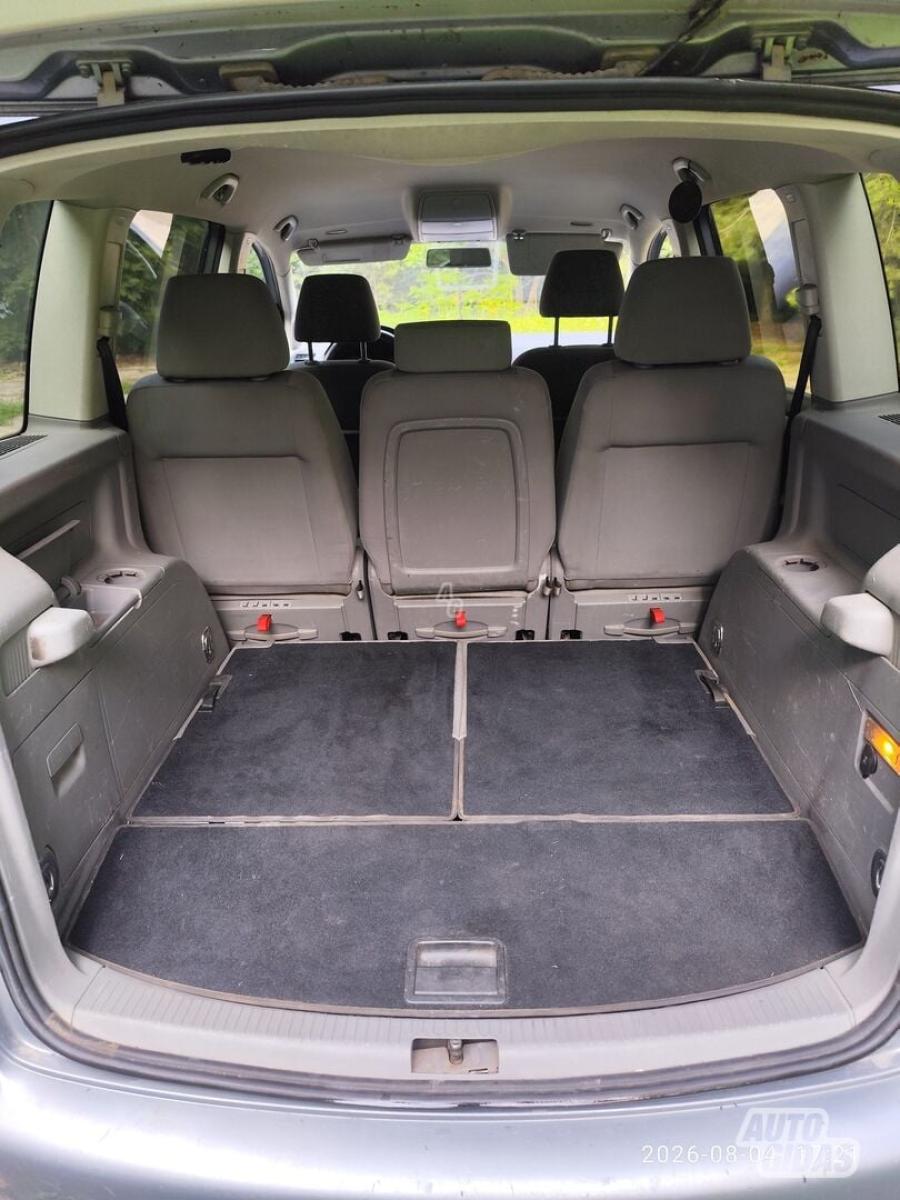 Grey Volkswagen Touran 2008 in Kaunas, with an engine capacity of 1.90 L and mileage of 311 thousand km for 1700 €, photo 14 on AUTOMOTO.COM.LV