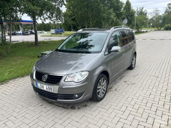 Grey Volkswagen Touran 2008 in Radviliskis, with an engine capacity of 1.90 L and mileage of 280 thousand km for 3450 €, photo 1 on AUTOMOTO.COM.LV