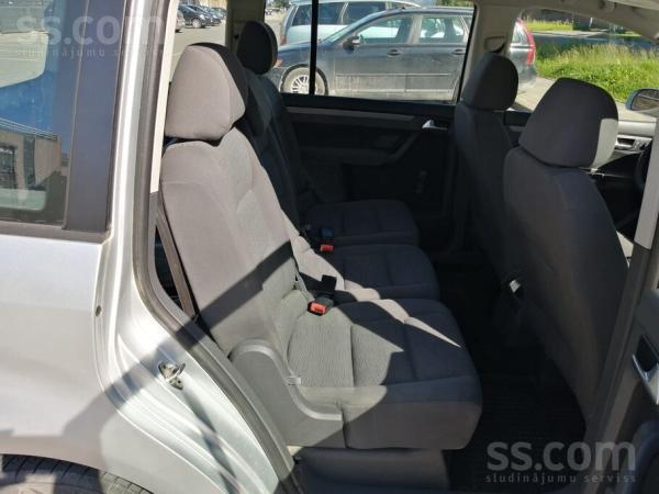 Grey Volkswagen Touran 2008 in Riga, with an engine capacity of 1.90 L and mileage of 382 thousand km for 1000 €, photo 9 on AUTOMOTO.COM.LV