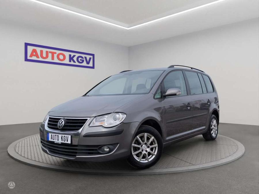 Grey Volkswagen Touran 2008 in Vilnius, with an engine capacity of 1.90 L and mileage of 435 thousand km for 3900 €, photo 1 on AUTOMOTO.COM.LV