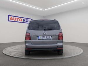 Grey Volkswagen Touran 2008 in Vilnius, with an engine capacity of 1.90 L and mileage of 435 thousand km for 3900 €, photo 5 on AUTOMOTO.COM.LV