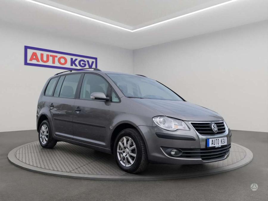 Grey Volkswagen Touran 2008 in Vilnius, with an engine capacity of 1.90 L and mileage of 435 thousand km for 3900 €, photo 8 on AUTOMOTO.COM.LV