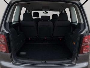 Grey Volkswagen Touran 2008 in Vilnius, with an engine capacity of 1.90 L and mileage of 435 thousand km for 3900 €, photo 11 on AUTOMOTO.COM.LV