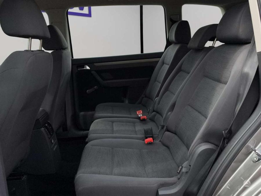 Grey Volkswagen Touran 2008 in Vilnius, with an engine capacity of 1.90 L and mileage of 435 thousand km for 3900 €, photo 12 on AUTOMOTO.COM.LV