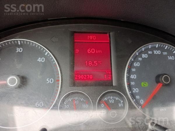 Pelēks Volkswagen Touran 2008 Rēzekne, ar dzinēja tilpumu 1.90 L un nobraukumu 290 tūkst. km par 2950 €, foto 8 vietnē AUTOMOTO.COM.LV