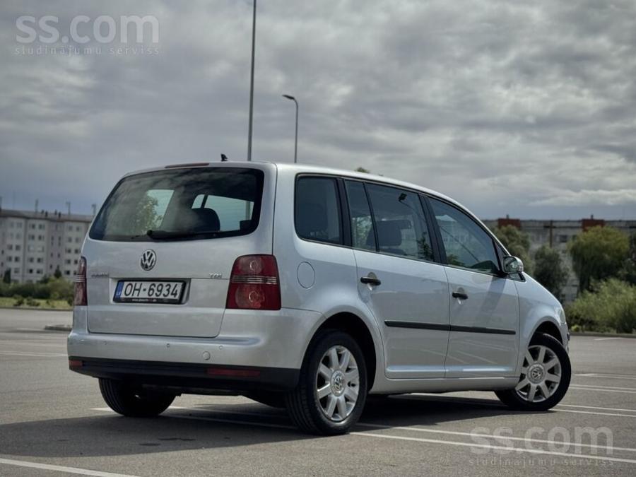 Pelēks Volkswagen Touran 2008 Jelgava, ar dzinēja tilpumu 1.90 L un nobraukumu 0 tūkst. km par 4099 €, foto 4 vietnē AUTOMOTO.COM.LV