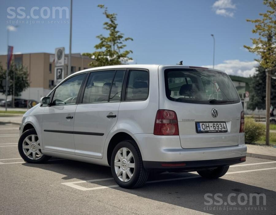 Pelēks Volkswagen Touran 2008 Jelgava, ar dzinēja tilpumu 1.90 L un nobraukumu 0 tūkst. km par 4099 €, foto 5 vietnē AUTOMOTO.COM.LV