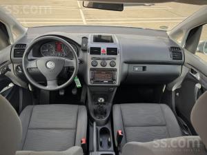 Pelēks Volkswagen Touran 2008 Jelgava, ar dzinēja tilpumu 1.90 L un nobraukumu 0 tūkst. km par 4099 €, foto 10 vietnē AUTOMOTO.COM.LV