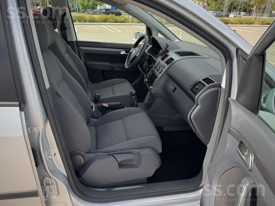 Pelēks Volkswagen Touran 2008 Jelgava, ar dzinēja tilpumu 1.90 L un nobraukumu 0 tūkst. km par 4099 €, foto 11 vietnē AUTOMOTO.COM.LV