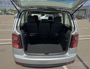 Pelēks Volkswagen Touran 2008 Jelgava, ar dzinēja tilpumu 1.90 L un nobraukumu 0 tūkst. km par 4099 €, foto 20 vietnē AUTOMOTO.COM.LV