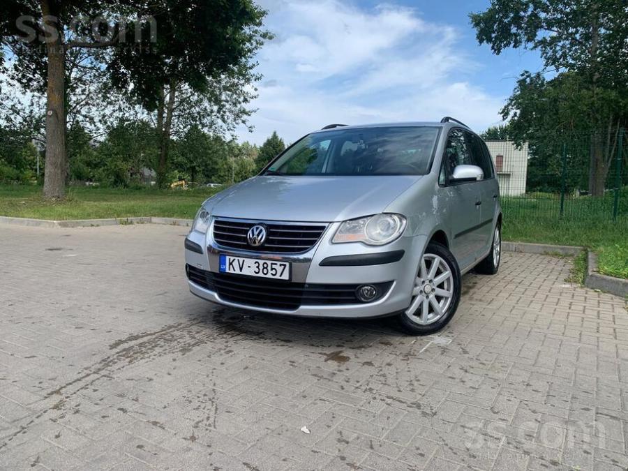Pelēks Volkswagen Touran 2008 Rīga, ar dzinēja tilpumu 1.90 L un nobraukumu 306 tūkst. km par 1890 €, foto 1 vietnē AUTOMOTO.COM.LV