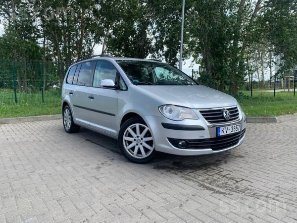 Серый Фольксваген Туран 2008 в Рига, объемом двигателя 1.90 л и пробегом 306 тыс. км за 1890 €, фото 2 на AUTOMOTO.COM.LV