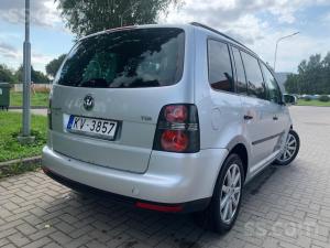 Pelēks Volkswagen Touran 2008 Rīga, ar dzinēja tilpumu 1.90 L un nobraukumu 306 tūkst. km par 1890 €, foto 5 vietnē AUTOMOTO.COM.LV