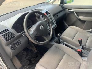 Pelēks Volkswagen Touran 2008 Rīga, ar dzinēja tilpumu 1.90 L un nobraukumu 306 tūkst. km par 1890 €, foto 6 vietnē AUTOMOTO.COM.LV