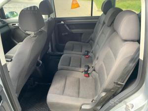 Pelēks Volkswagen Touran 2008 Rīga, ar dzinēja tilpumu 1.90 L un nobraukumu 306 tūkst. km par 1890 €, foto 7 vietnē AUTOMOTO.COM.LV