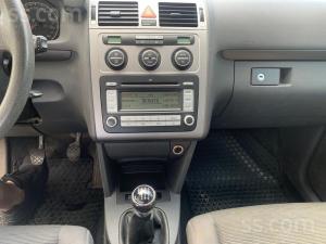 Pelēks Volkswagen Touran 2008 Rīga, ar dzinēja tilpumu 1.90 L un nobraukumu 306 tūkst. km par 1890 €, foto 9 vietnē AUTOMOTO.COM.LV