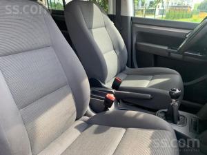 Pelēks Volkswagen Touran 2008 Rīga, ar dzinēja tilpumu 1.90 L un nobraukumu 306 tūkst. km par 1890 €, foto 10 vietnē AUTOMOTO.COM.LV