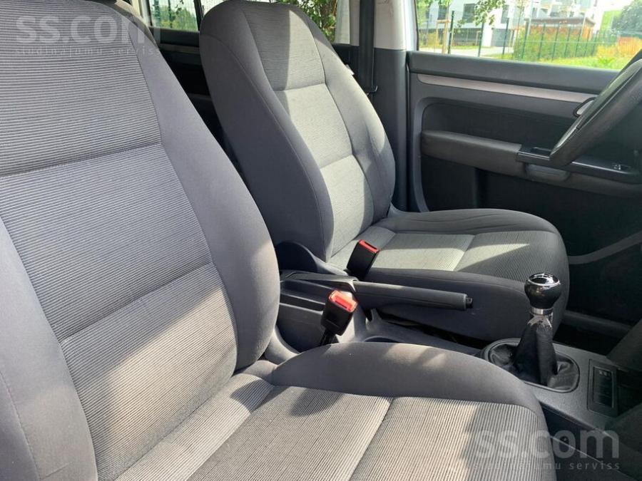 Pelēks Volkswagen Touran 2008 Rīga, ar dzinēja tilpumu 1.90 L un nobraukumu 306 tūkst. km par 1890 €, foto 10 vietnē AUTOMOTO.COM.LV