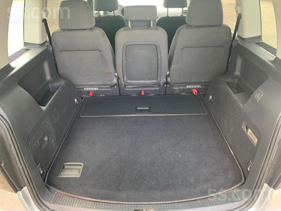 Pelēks Volkswagen Touran 2008 Rīga, ar dzinēja tilpumu 1.90 L un nobraukumu 306 tūkst. km par 1890 €, foto 11 vietnē AUTOMOTO.COM.LV