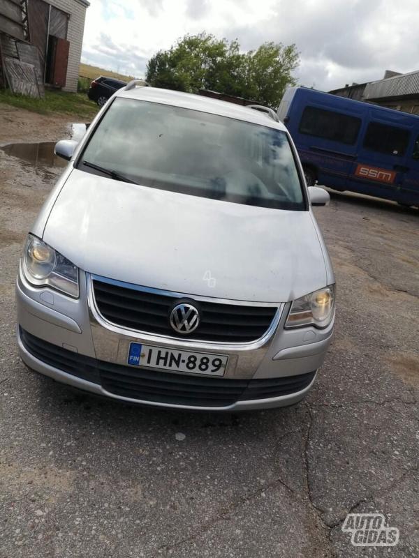 Pelēks Volkswagen Touran 2008 Šauļi, ar dzinēja tilpumu 2.00 L un nobraukumu 388 tūkst. km par 1450 €, foto 1 vietnē AUTOMOTO.COM.LV