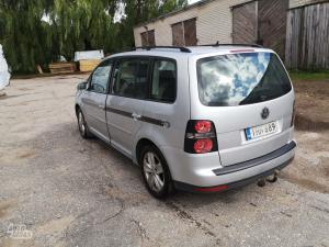 Pelēks Volkswagen Touran 2008 Šauļi, ar dzinēja tilpumu 2.00 L un nobraukumu 388 tūkst. km par 1450 €, foto 3 vietnē AUTOMOTO.COM.LV