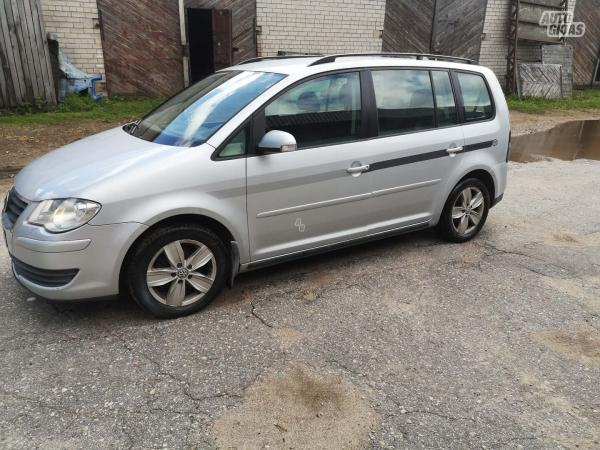 Pelēks Volkswagen Touran 2008 Šauļi, ar dzinēja tilpumu 2.00 L un nobraukumu 388 tūkst. km par 1450 €, foto 4 vietnē AUTOMOTO.COM.LV