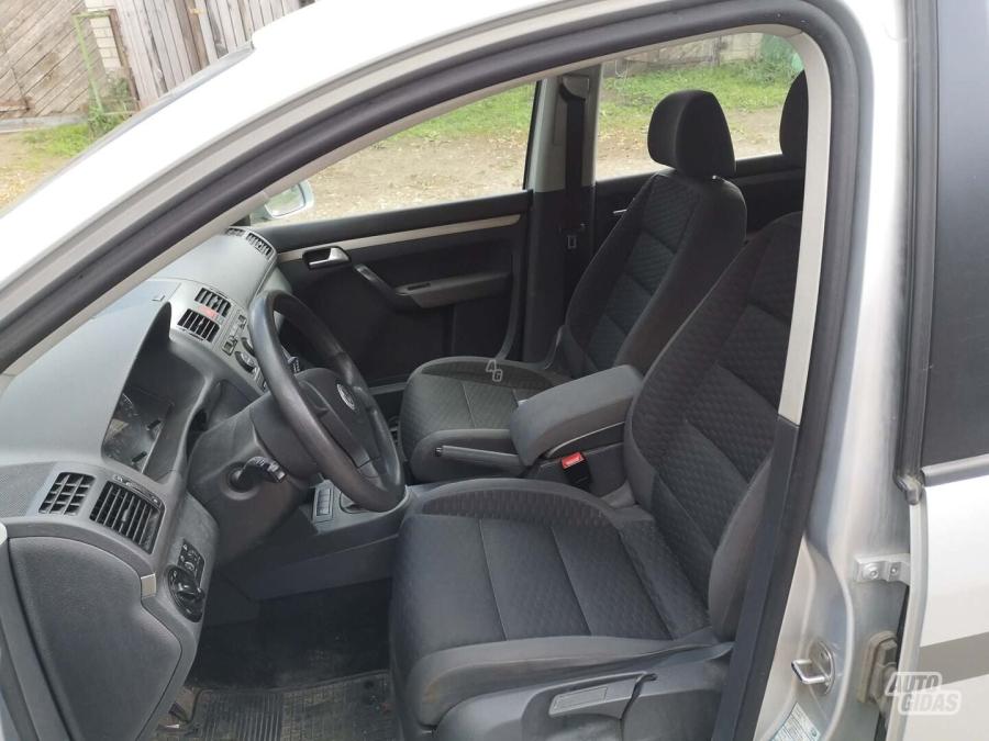 Pelēks Volkswagen Touran 2008 Šauļi, ar dzinēja tilpumu 2.00 L un nobraukumu 388 tūkst. km par 1450 €, foto 7 vietnē AUTOMOTO.COM.LV