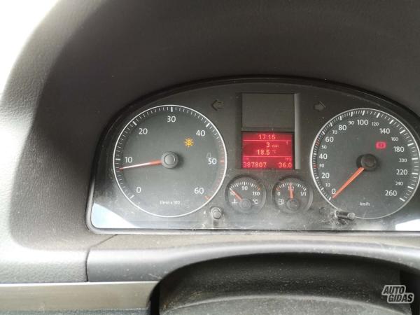Pelēks Volkswagen Touran 2008 Šauļi, ar dzinēja tilpumu 2.00 L un nobraukumu 388 tūkst. km par 1450 €, foto 7 vietnē AUTOMOTO.COM.LV