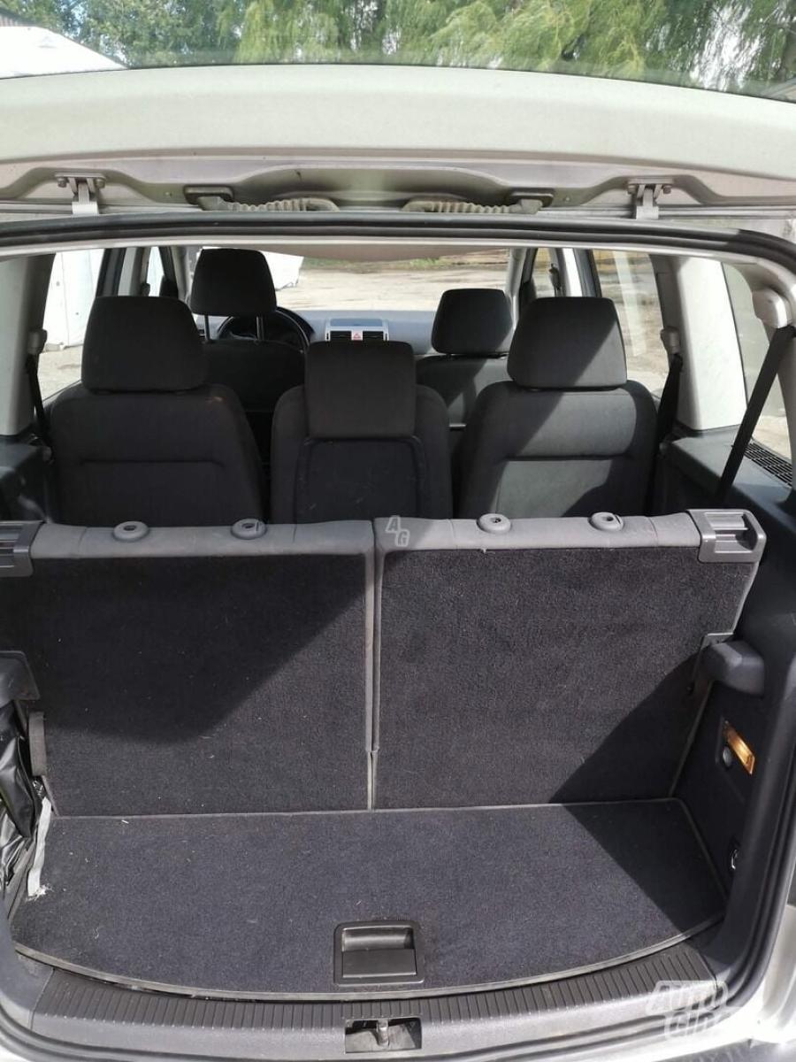 Pelēks Volkswagen Touran 2008 Šauļi, ar dzinēja tilpumu 2.00 L un nobraukumu 388 tūkst. km par 1450 €, foto 9 vietnē AUTOMOTO.COM.LV