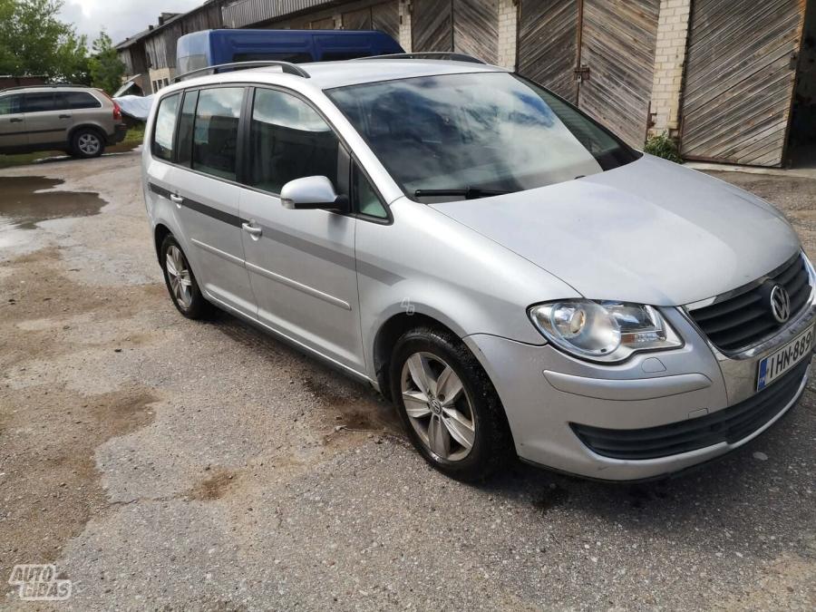 Pelēks Volkswagen Touran 2008 Šauļi, ar dzinēja tilpumu 2.00 L un nobraukumu 388 tūkst. km par 1450 €, foto 10 vietnē AUTOMOTO.COM.LV