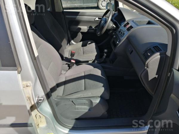 Grey Volkswagen Touran 2008 in Riga, with an engine capacity of 1.90 L and mileage of 383 thousand km for 900 €, photo 8 on AUTOMOTO.COM.LV