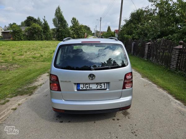 Grey Volkswagen Touran 2008 in Prienai, with an engine capacity of 1.90 L and mileage of 328 thousand km for 1650 €, photo 4 on AUTOMOTO.COM.LV