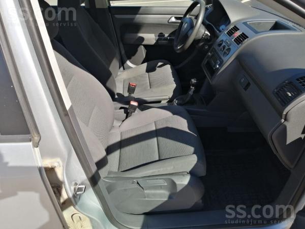 Grey Volkswagen Touran 2008 in Riga, with an engine capacity of 1.90 L and mileage of 383 thousand km for 1000 €, photo 8 on AUTOMOTO.COM.LV