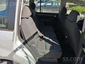 Grey Volkswagen Touran 2008 in Riga, with an engine capacity of 1.90 L and mileage of 383 thousand km for 1000 €, photo 10 on AUTOMOTO.COM.LV